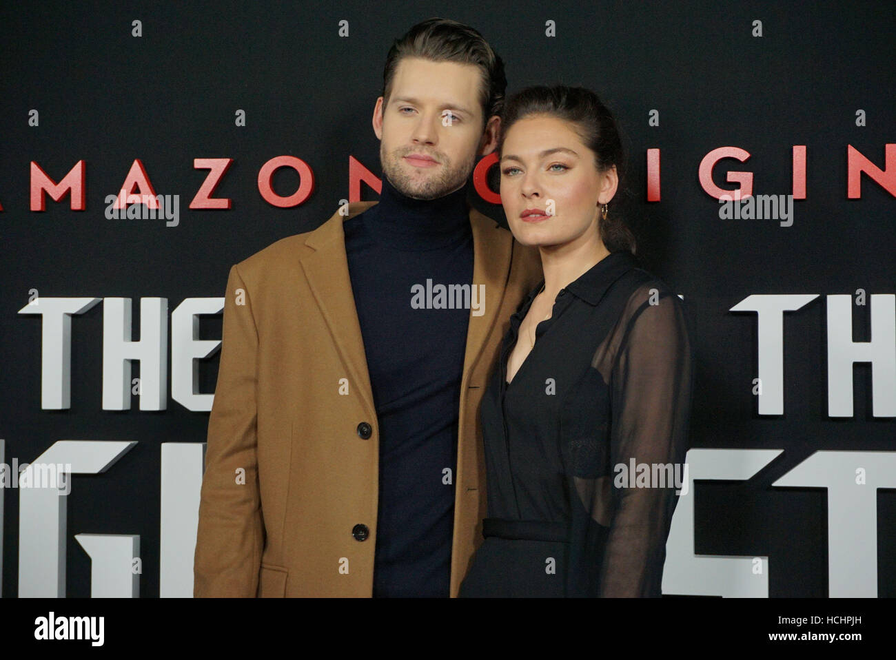 Los Angeles, CA, USA. 8th Dec, 2016. Luke Kleintank, Alexa Davalos ...