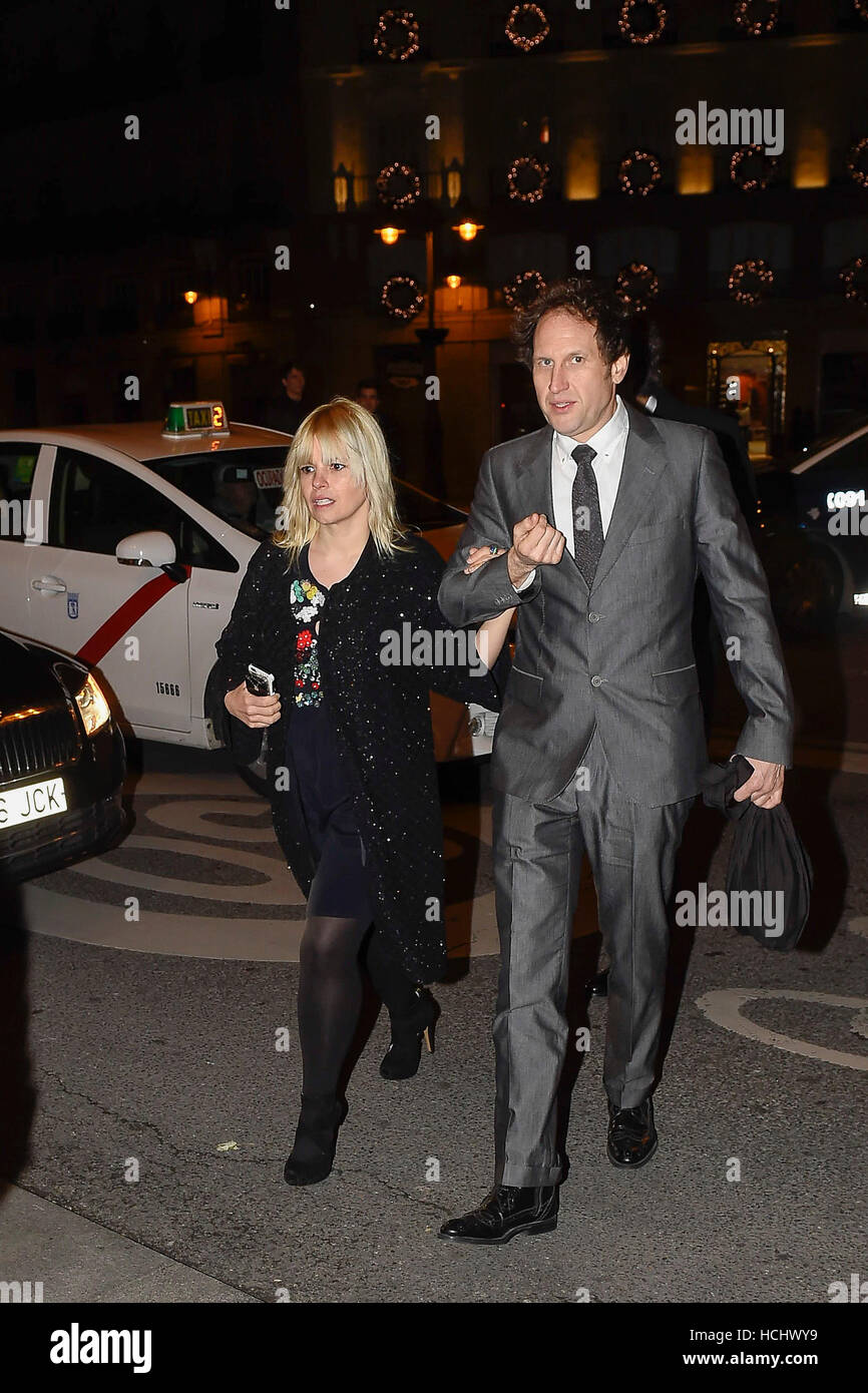 Lluvia rojo hi-res stock photography and images - Alamy