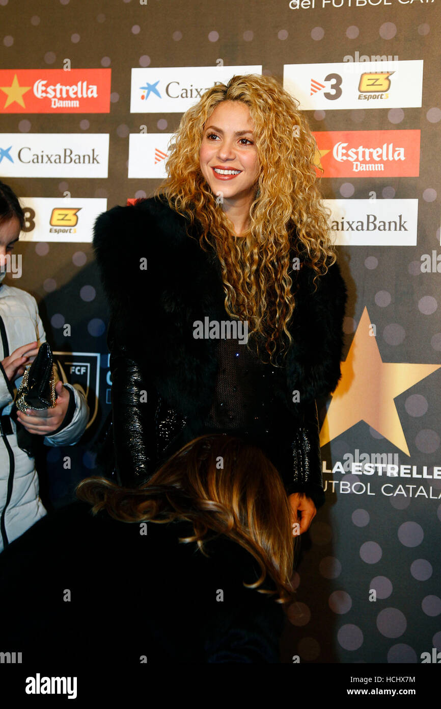 Gerard Pique,Shakira and son Sasha,Milán during the prize as best ...