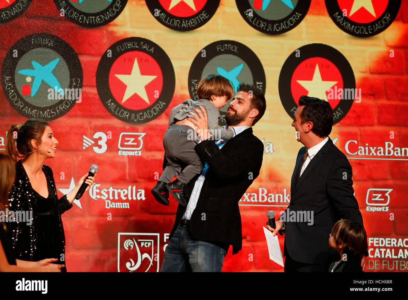 Gerard Pique,Shakira and son Sasha,Milán during the prize as best ...