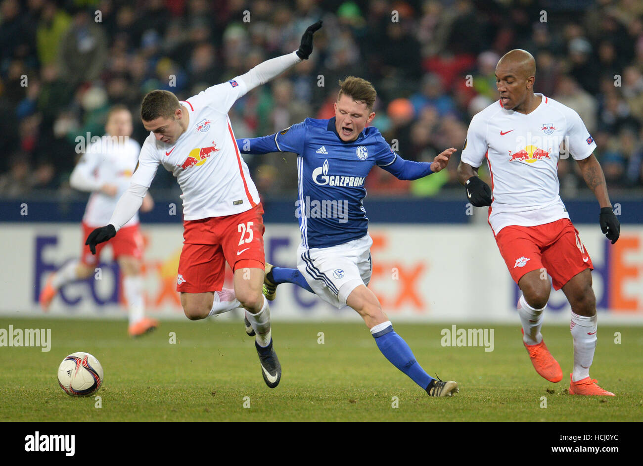 08.12.2016. Salzburg, Austria. Salzburg's Josip Radosevic (l) and Andre ...