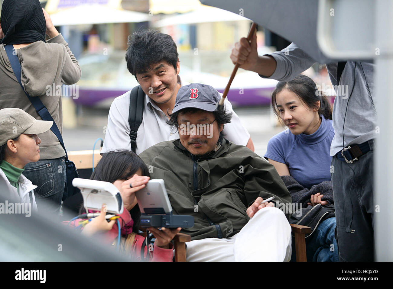 NIGHT AND DAY, (aka BAM GUA NAT), From left: KIM Yeong-ho (center, top), director HONG Sang-soo ...