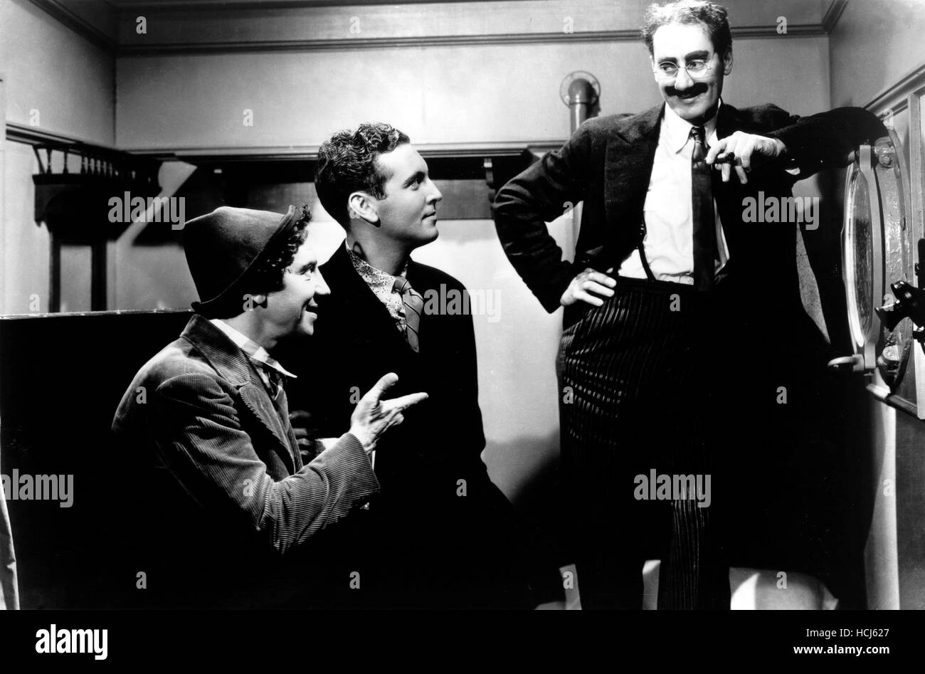 A NIGHT AT THE OPERA, Chico Marx, Allan Jones, Groucho Marx, 1935 Stock ...