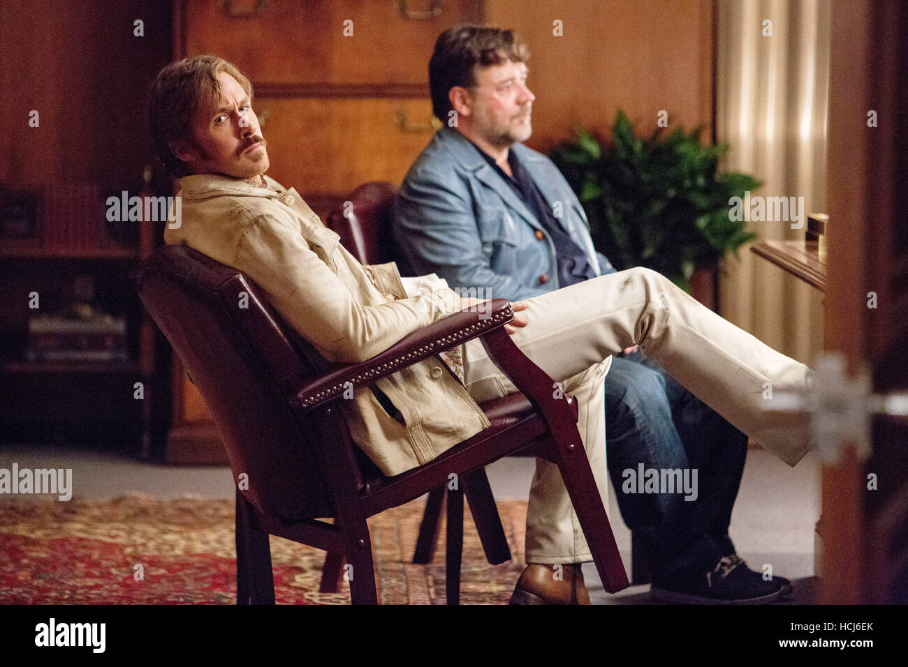 THE NICE GUYS, from left: Ryan Gosling, Russell Crowe, 2016. ph: Daniel ...