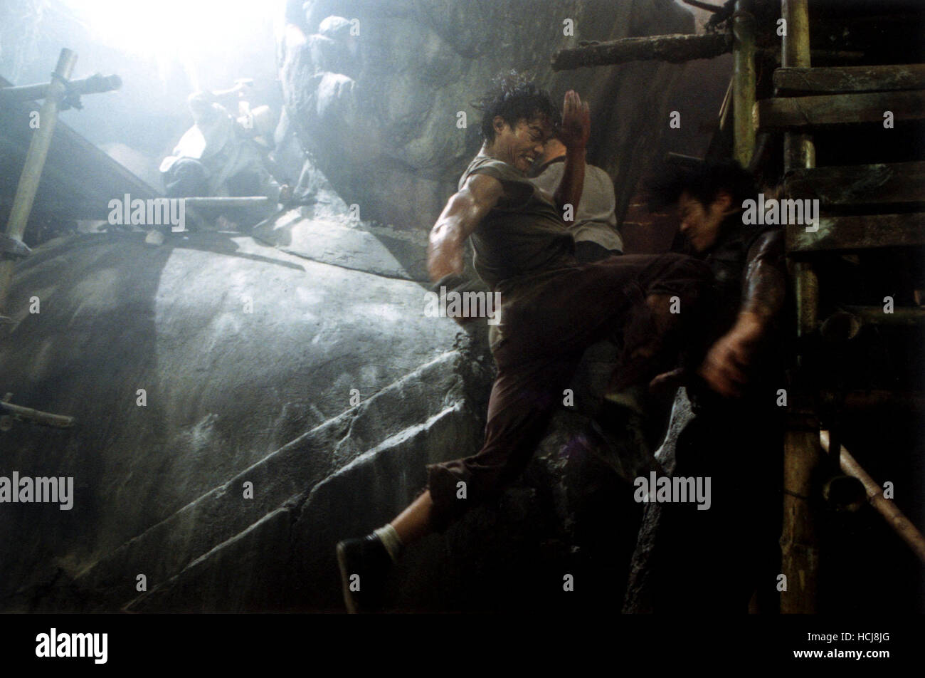 ONG-BAK, Tony Jaa, 2003, (c) Magnolia Pictures/courtesy Everett ...