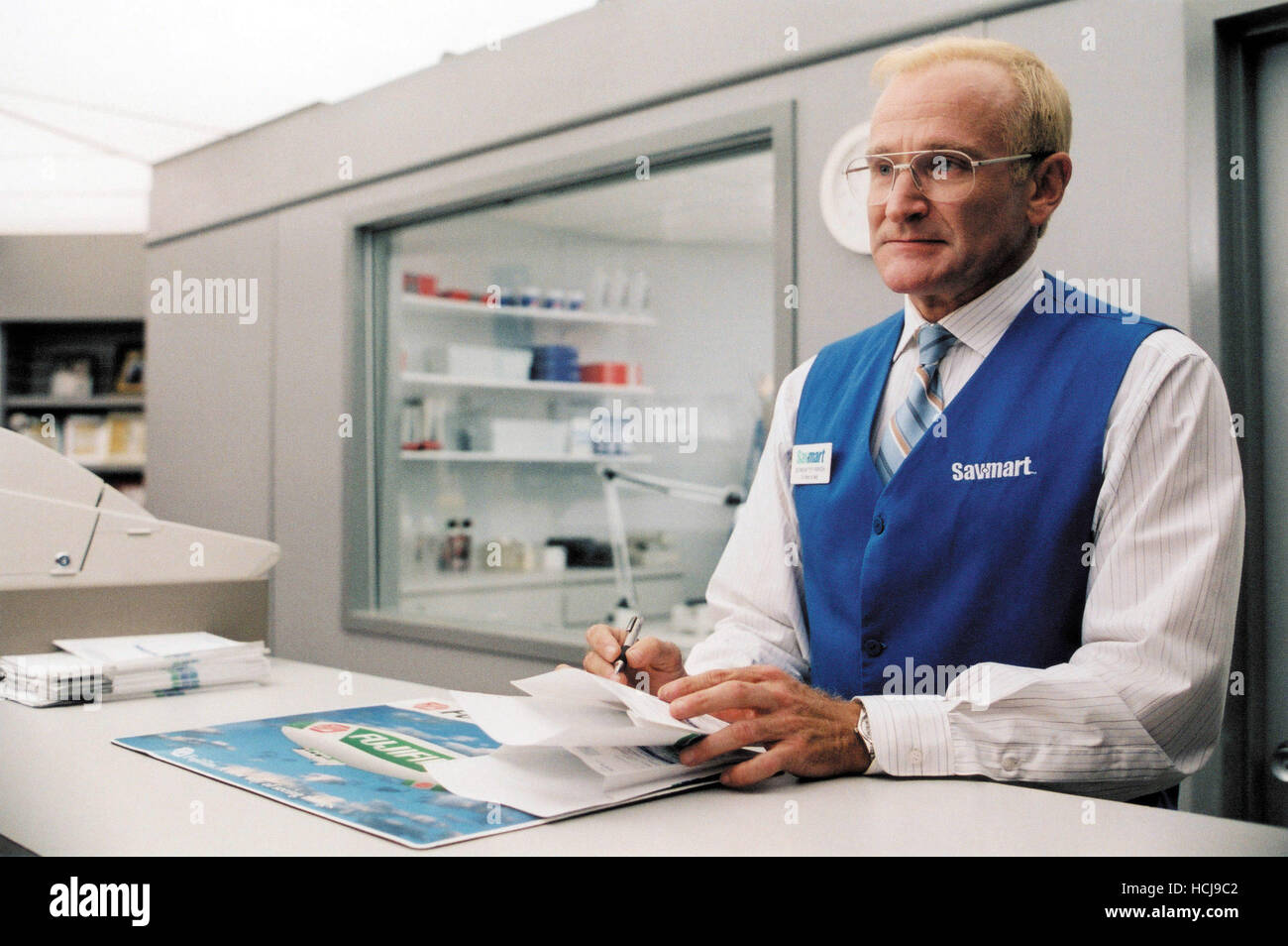 ONE HOUR PHOTO, Robin Williams, 2002. TM & copyright ©20th Century Fox ...