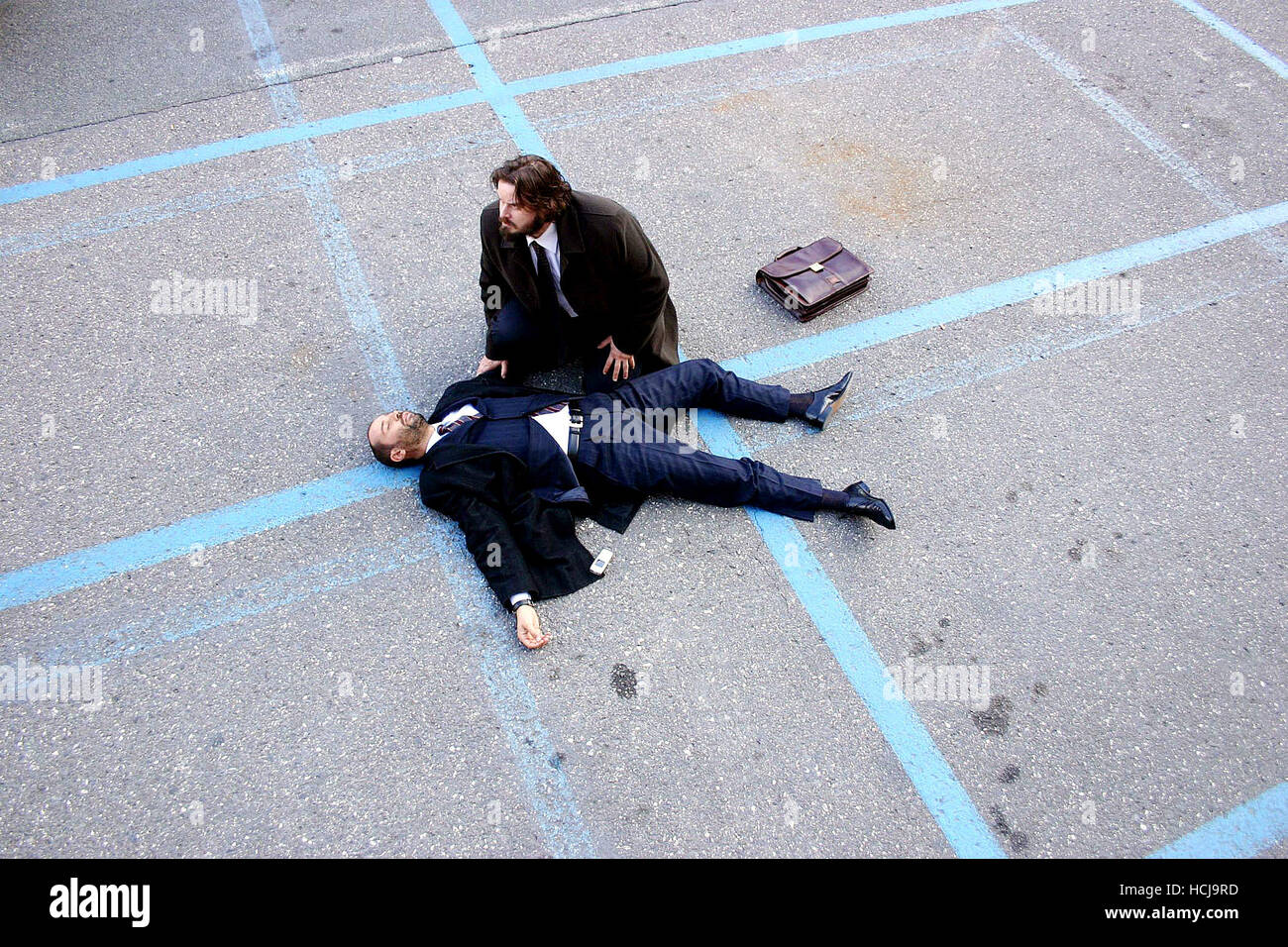 ONE OUT OF TWO, (aka UNO SU DUE), from left: Fabio Volo (on ground ...