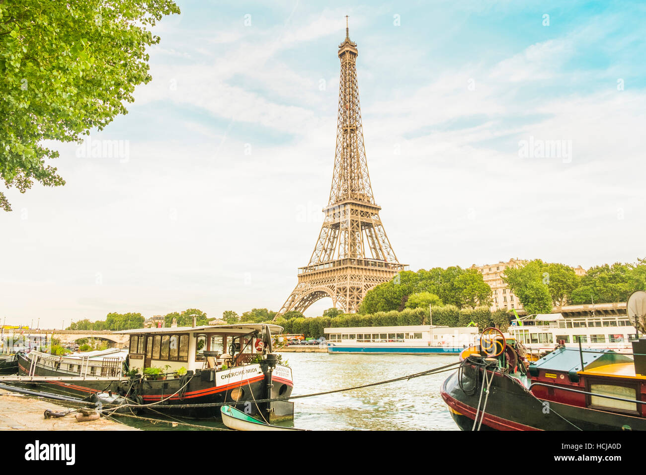 Barges on the seine river hi-res stock photography and images - Alamy