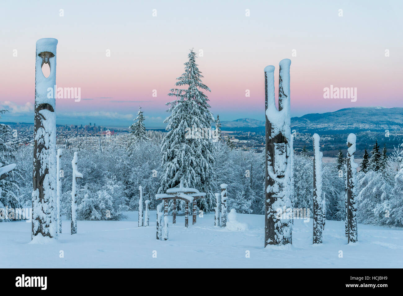 Japanese ainu totem poles hi-res stock photography and images - Alamy