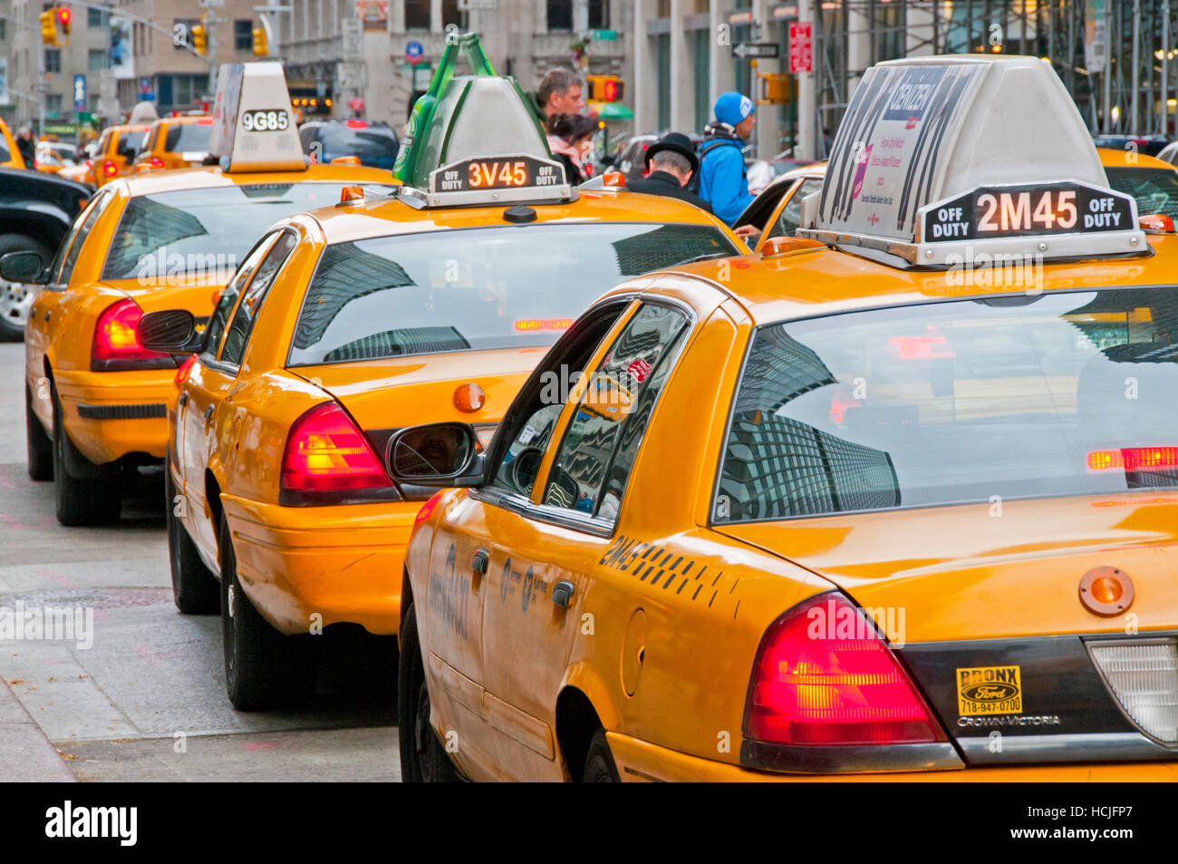 Queue yellow taxi cabs hi-res stock photography and images - Alamy