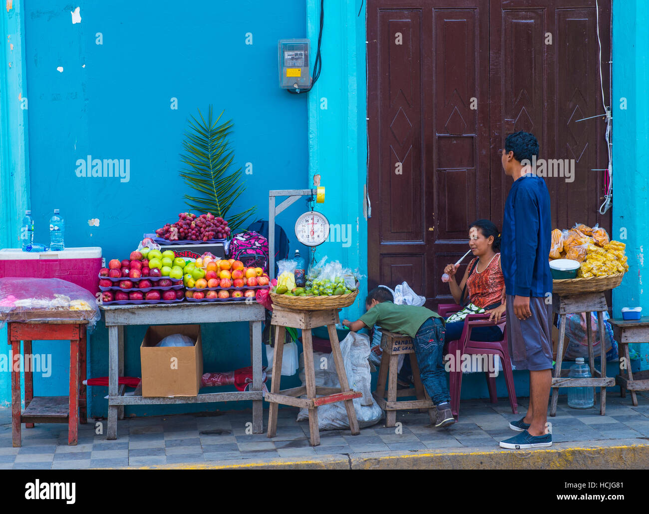 Vintage fruit stand hi-res stock photography and images - Alamy