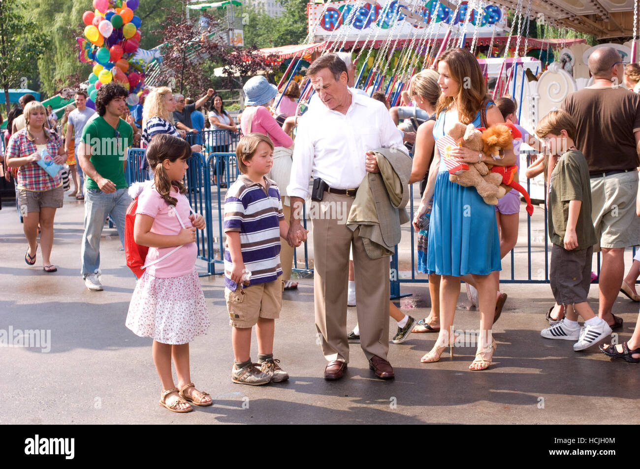 OLD DOGS, from left: Ella Bleu Travolta, Conner Rayburn, Robin Williams ...