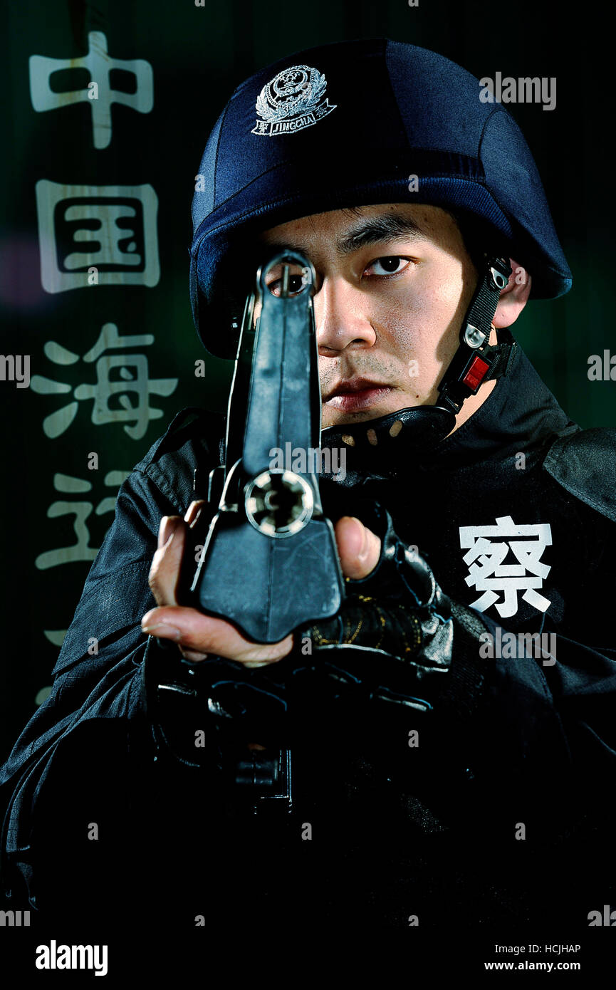 Chinese police officer hi-res stock photography and images - Alamy