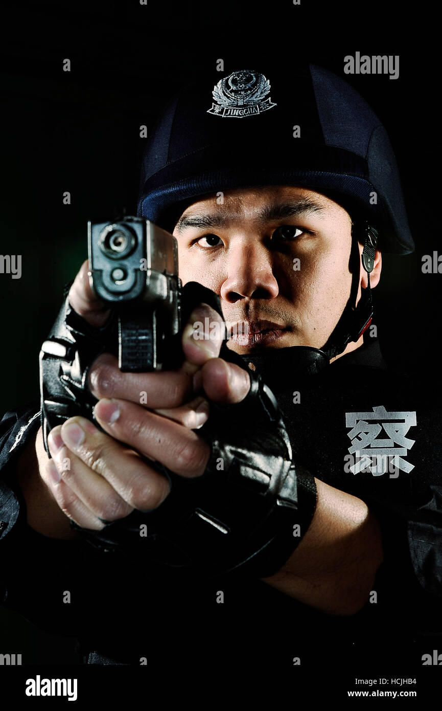 Chinese police officer hi-res stock photography and images - Alamy