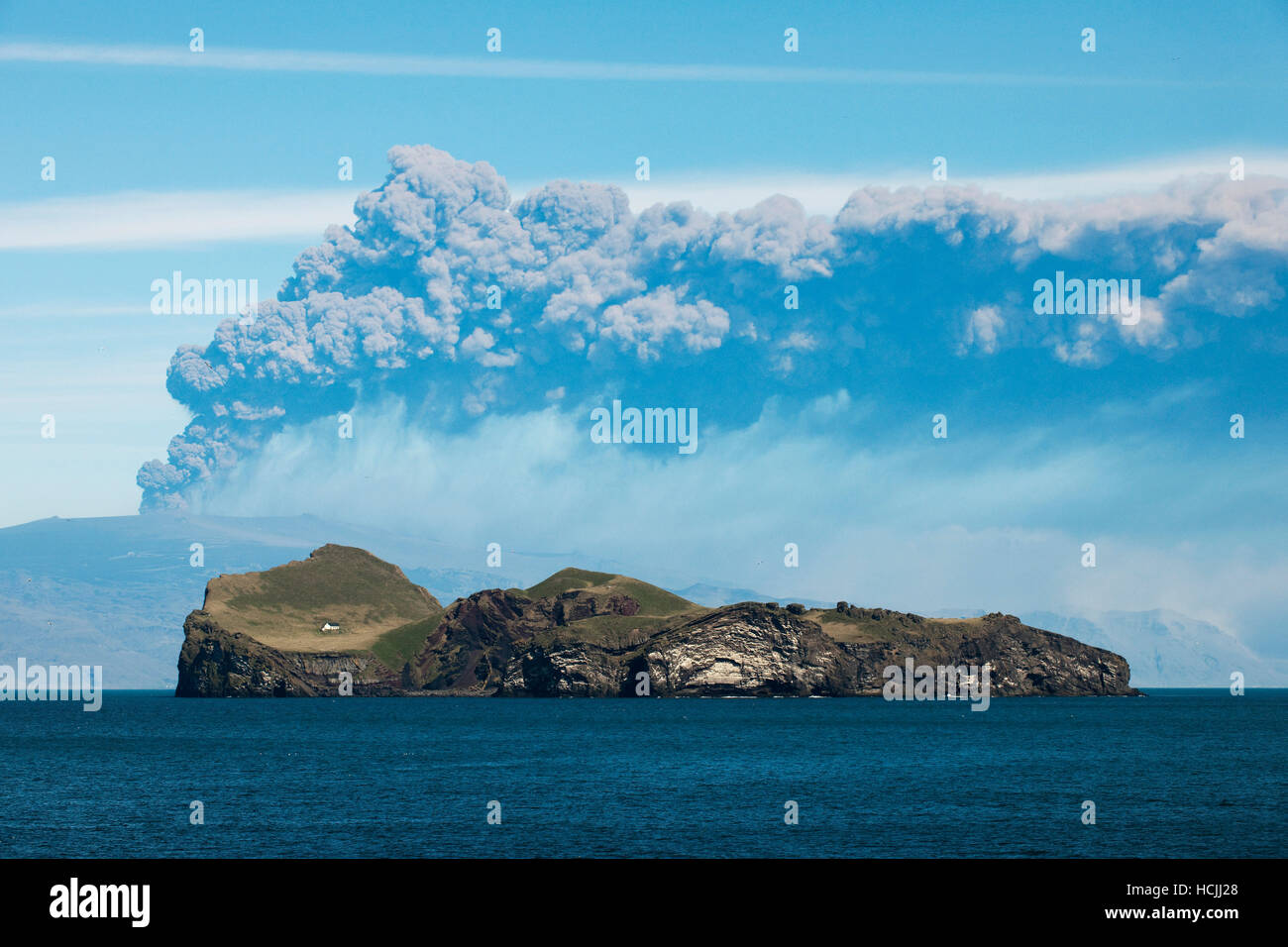 Cloud of ash hi-res stock photography and images - Alamy
