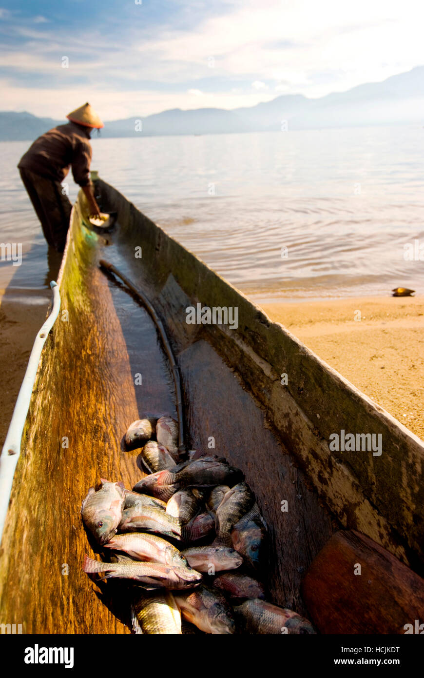 The village nearest to the shore of Lore Lindu Lake within Lore Lindu ...