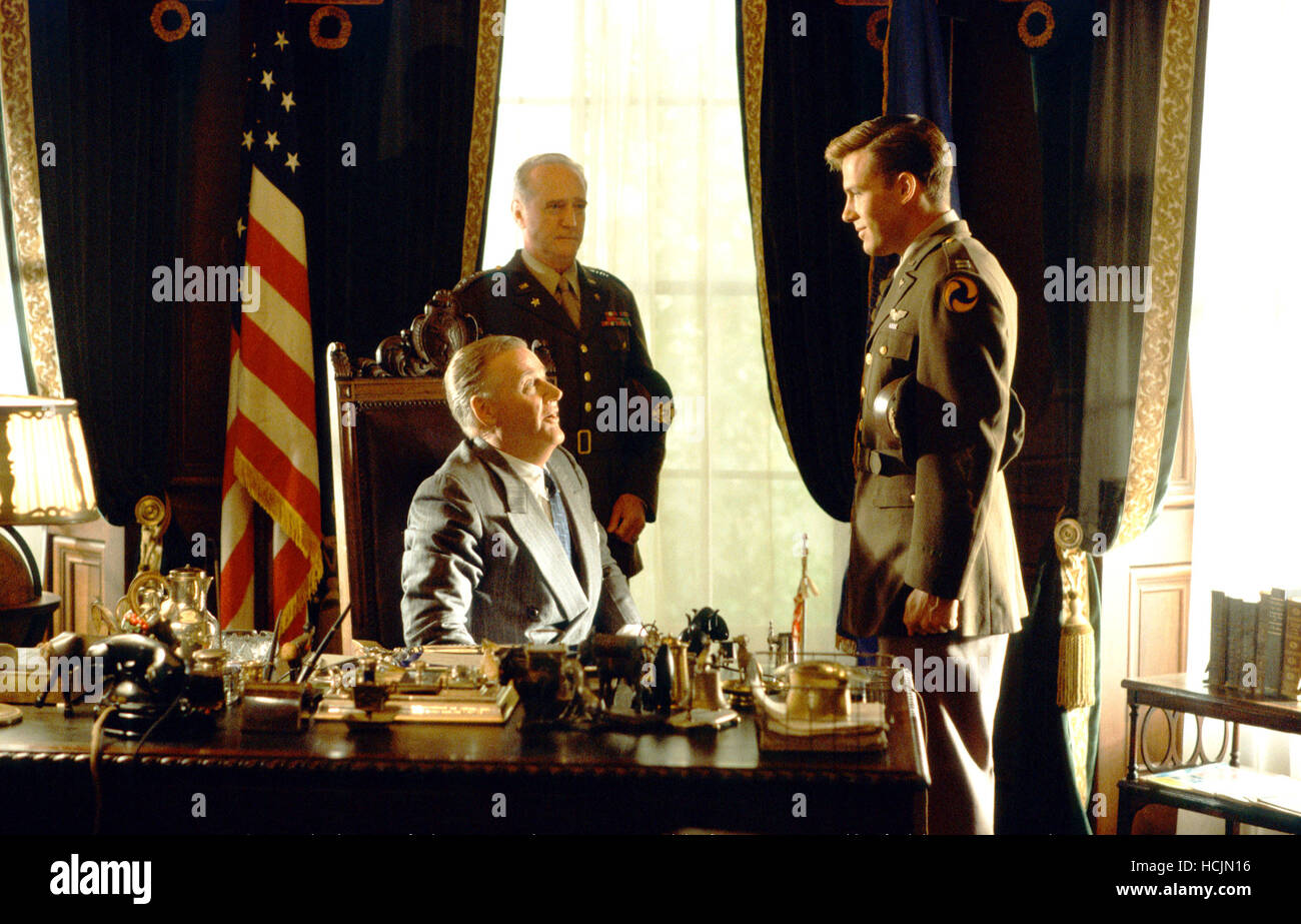 PEARL HARBOR, Jon Voight (center) as President Franklin D. Roosevelt ...