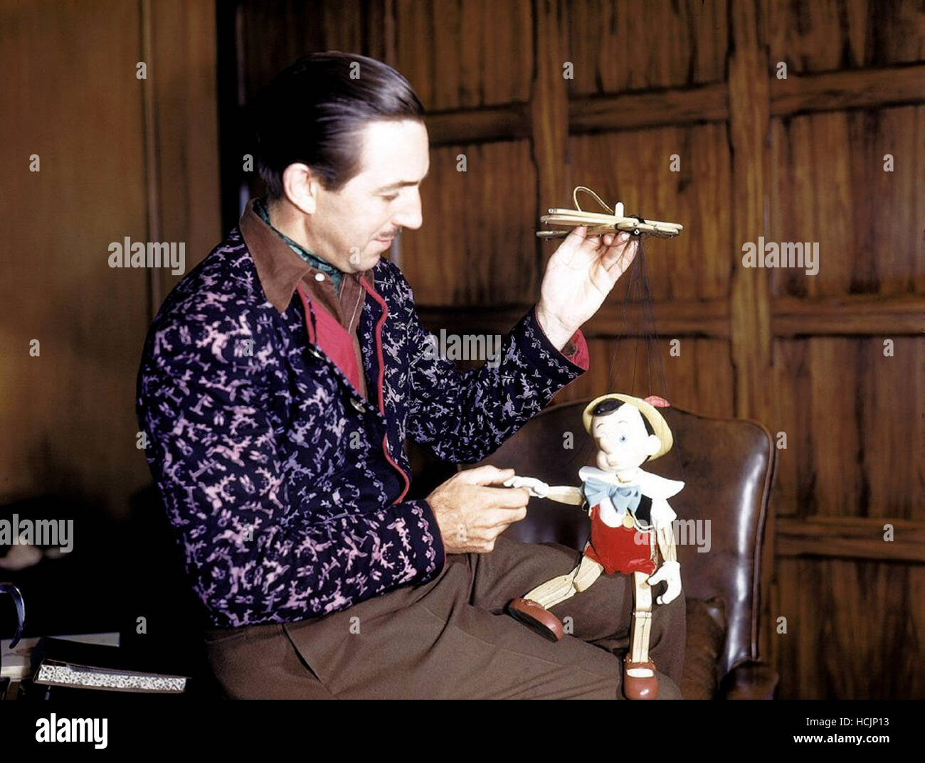 Walt Disney with Pinocchio marionette around 1940 Stock Photo - Alamy