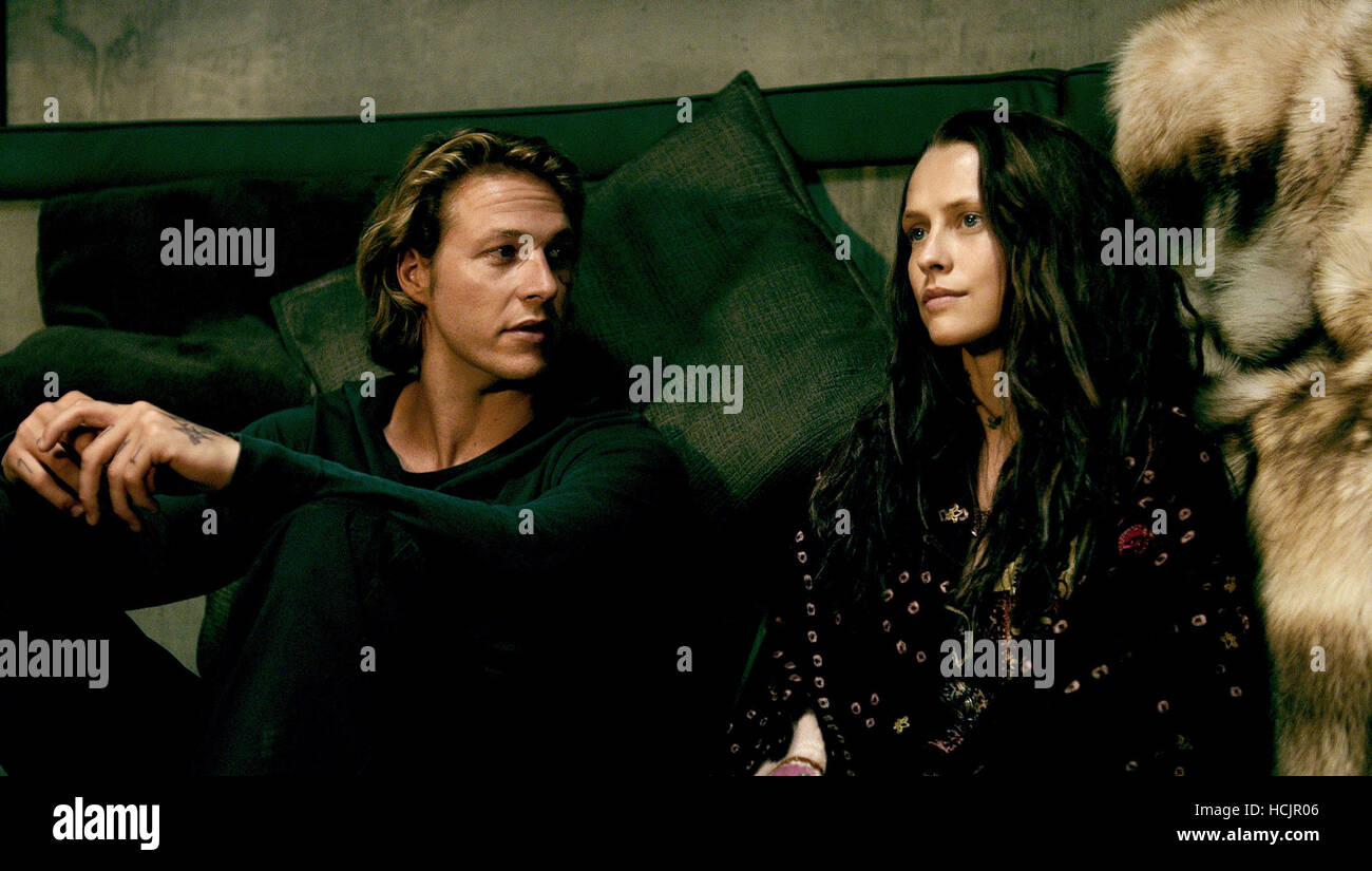 POINT BREAK, from left: Luke Bracey, Teresa Palmer, 2015. ©Warner Bros ...