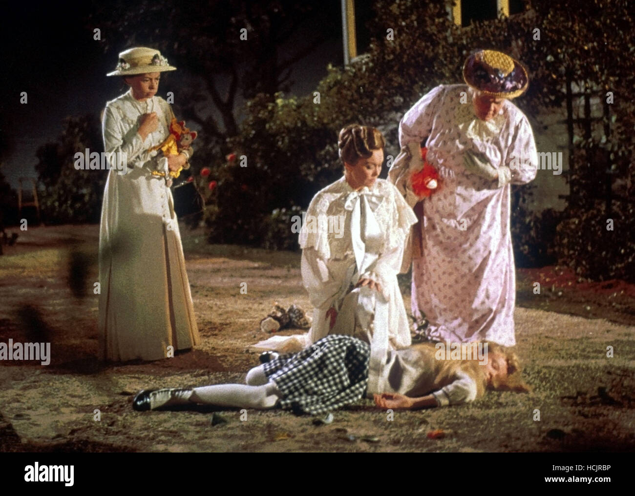 POLLYANNA, from left: Mary Grace Canfield, Jane Wyman, Reta Shaw ...