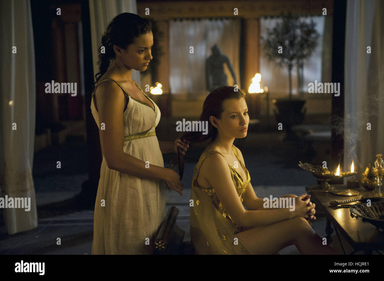 POMPEII, from left: Jessica Lucas, Emily Browning, 2014. ph: Caitlin ...