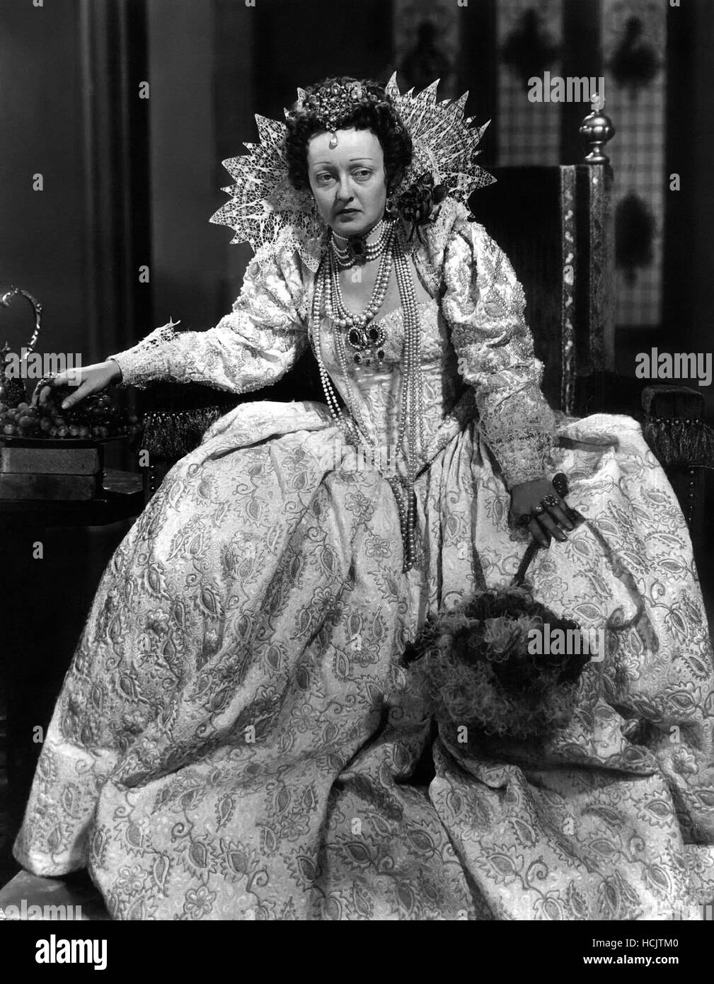 THE PRIVATE LIVES OF ELIZABETH AND ESSEX, Bette Davis as Queen ...