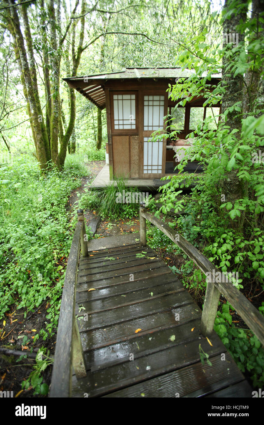 An environmentally friendly off the grid massage room at Osmosis Day ...