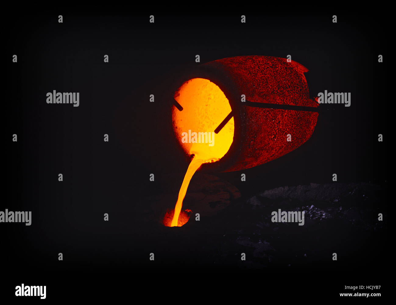 Liquid bronze hi-res stock photography and images - Alamy