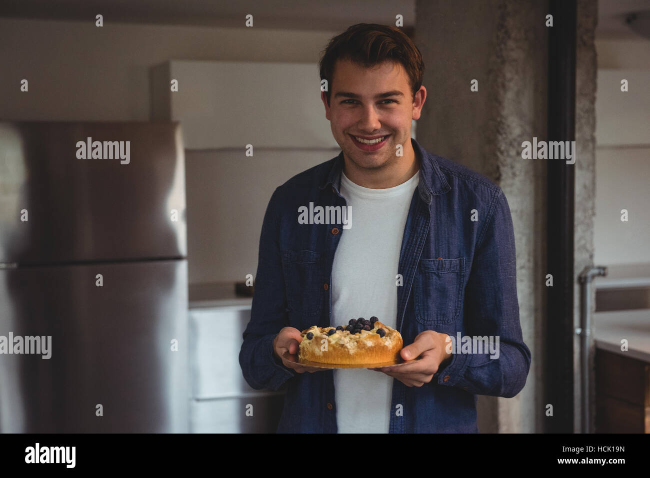 Man holding the cake hi-res stock photography and images - Alamy