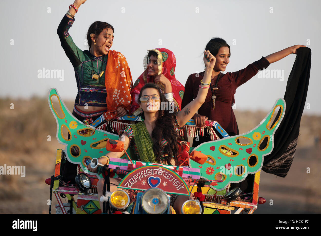 PARCHED, (aka LA SAISON DES FEMMES), from left: Radhike Apte, Lehar ...