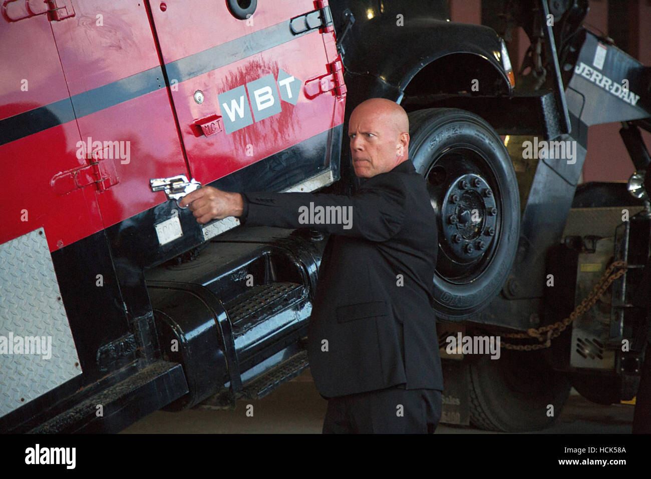 PRECIOUS CARGO, Bruce Willis, 2016. ph: Brian Hilburn/©Lionsgate ...