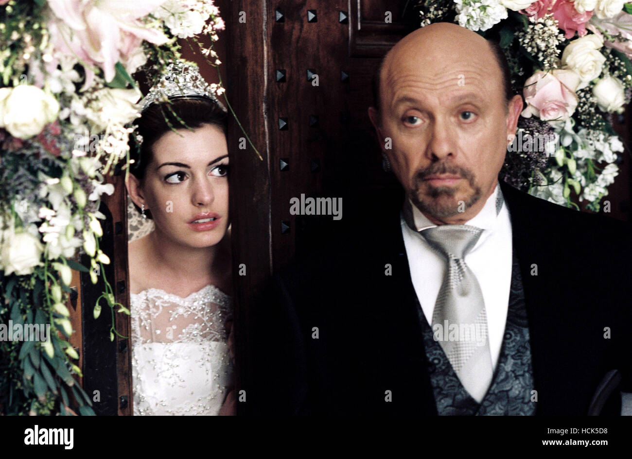 THE PRINCESS DIARIES 2: ROYAL ENGAGEMENT, Anne Hathaway, Hector ...
