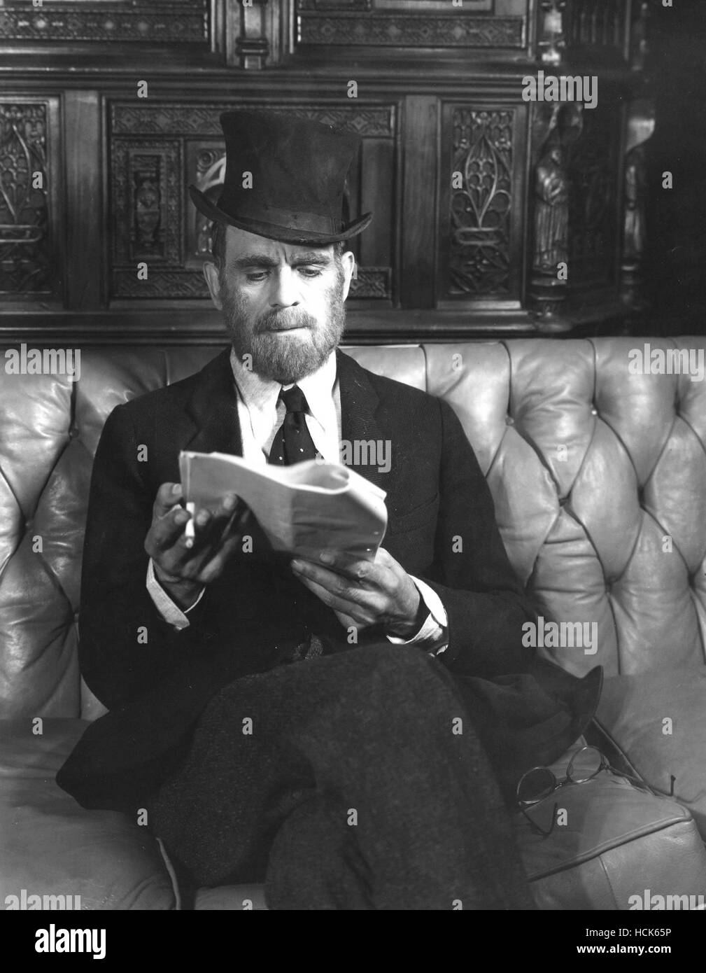 THE RAVEN, Boris Karloff, on set, 1935 Stock Photo - Alamy