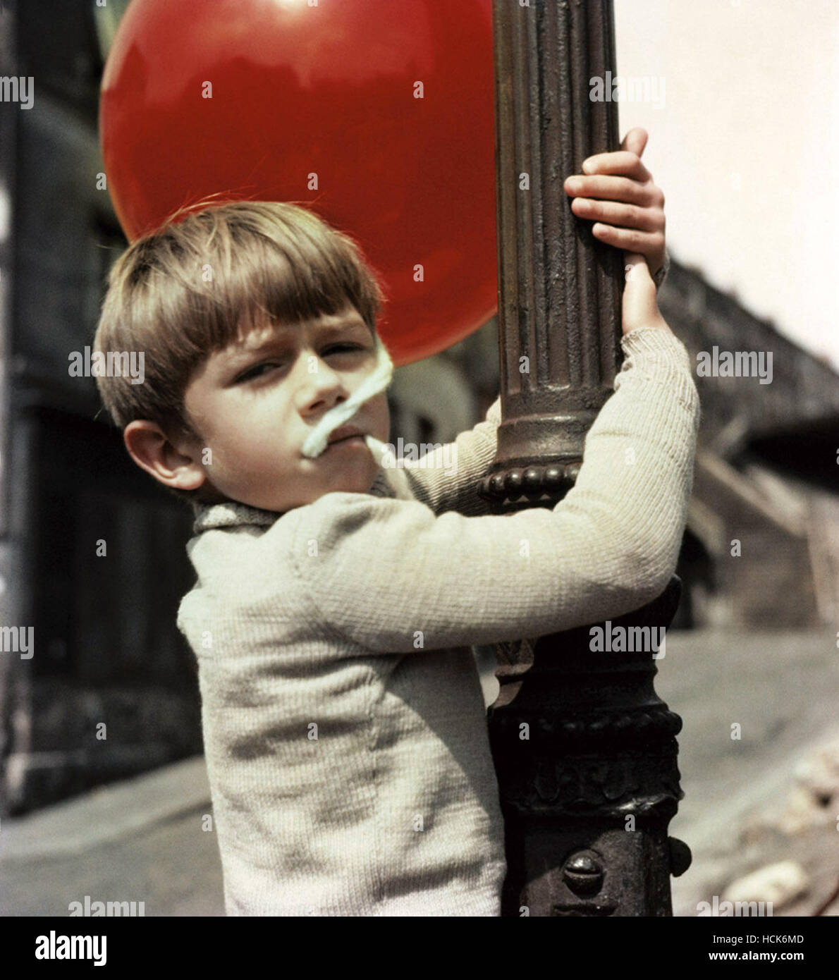 THE RED BALLOON, (aka LE BALLON ROUGE), Pascal Lamorisse, 1956 Stock ...
