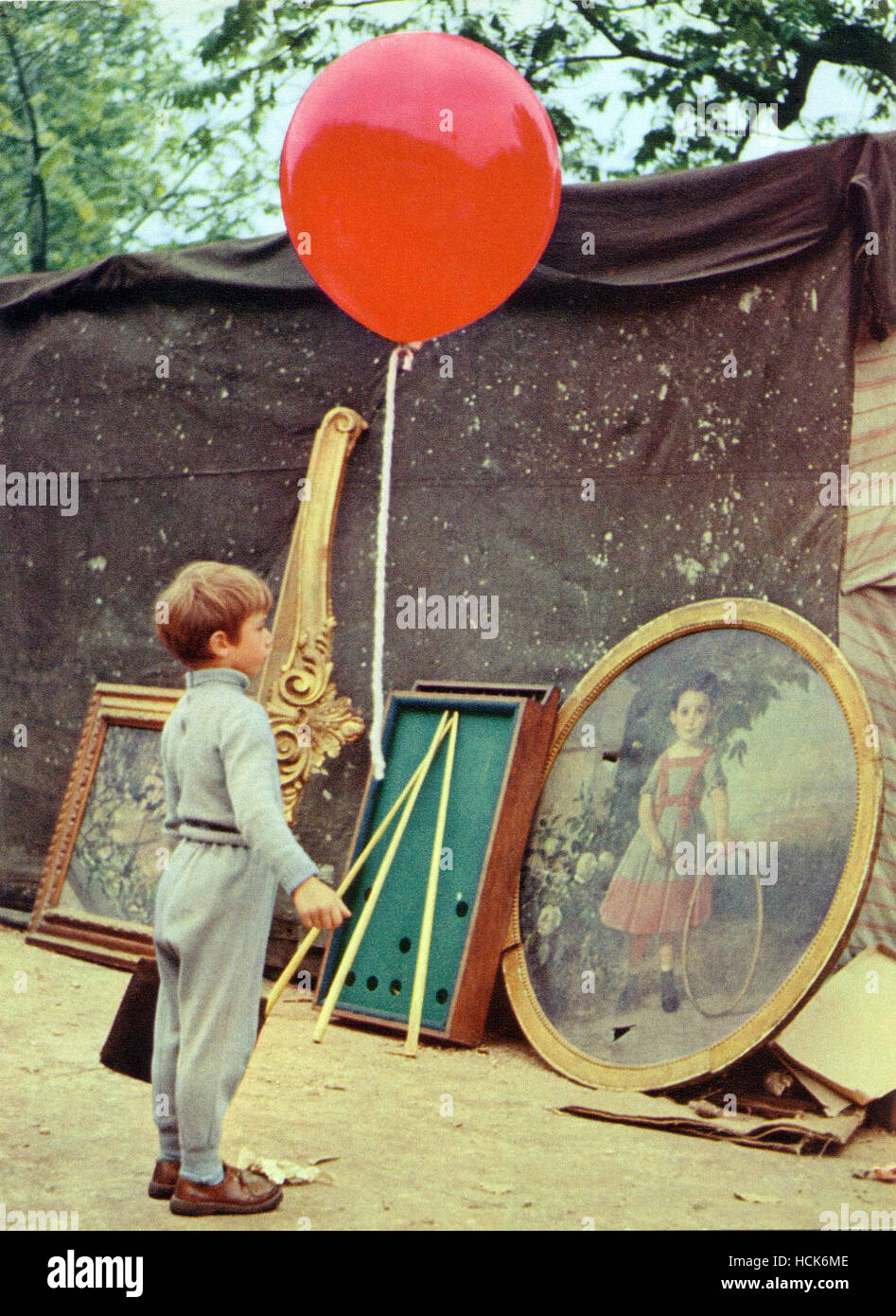 THE RED BALLOON, (aka LE BALLON ROUGE), Pascal Lamorisse, 1956 Stock ...