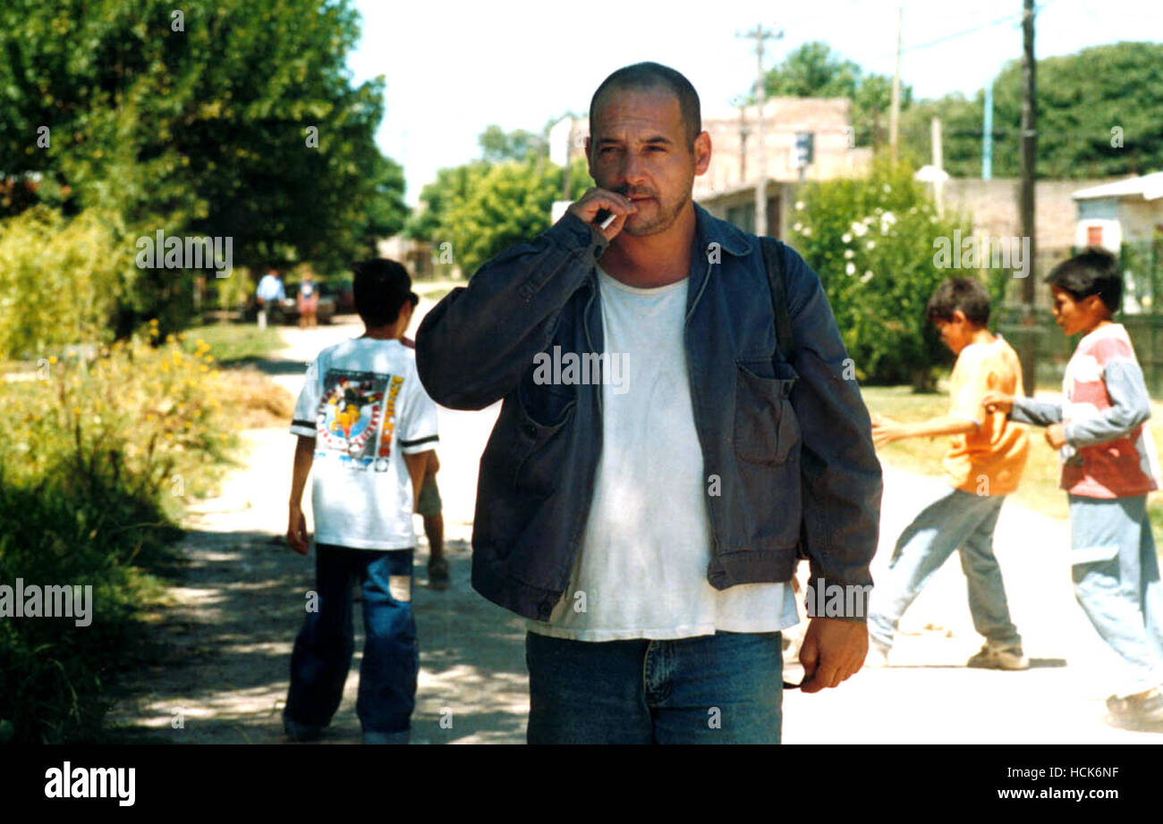 A RED BEAR, (aka UN OSO ROJO), Julio Chavez, 2002 Stock Photo - Alamy