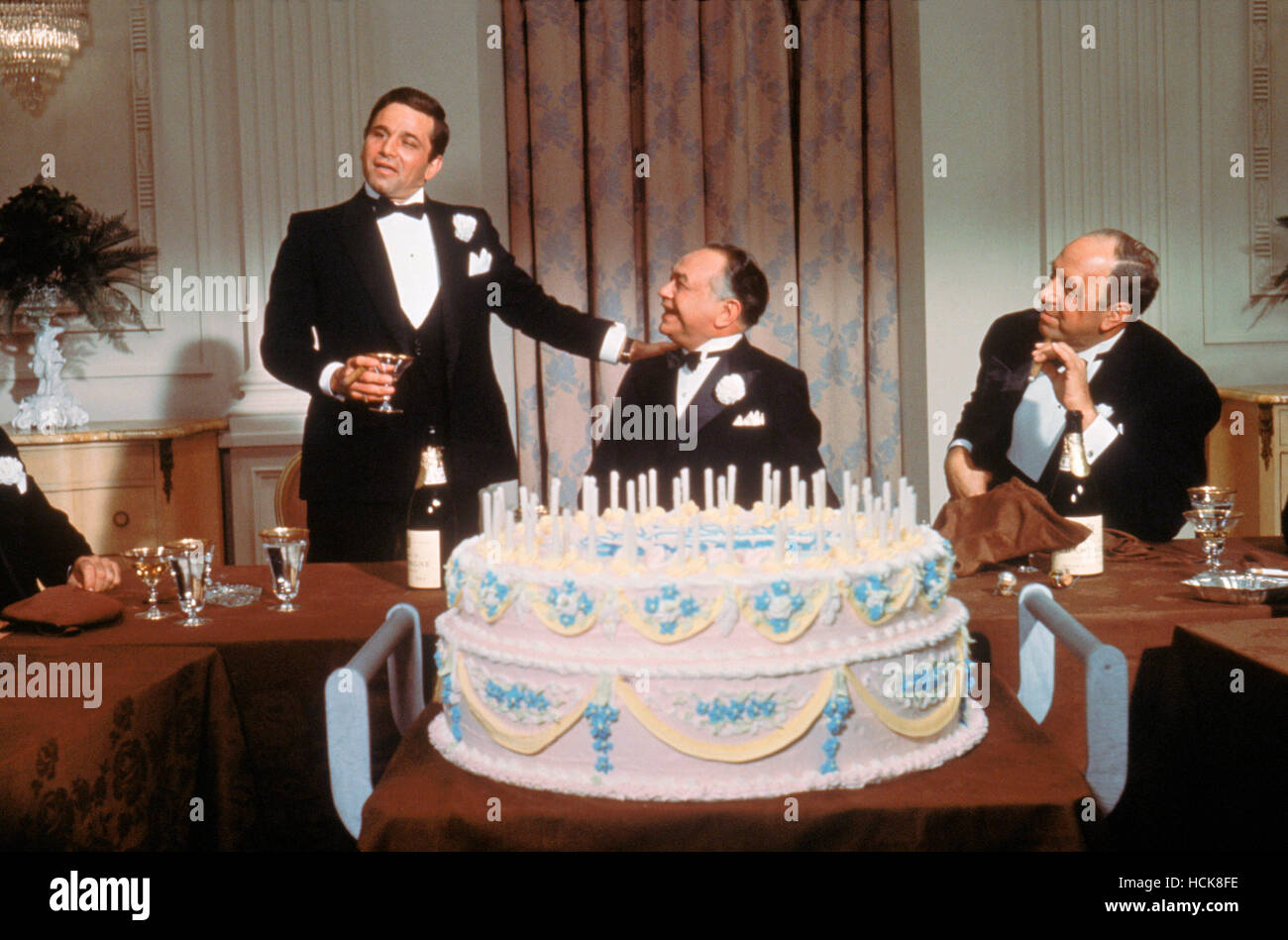 ROBIN AND THE 7 HOODS, from left: Peter Falk, Edward G. Robinson ...