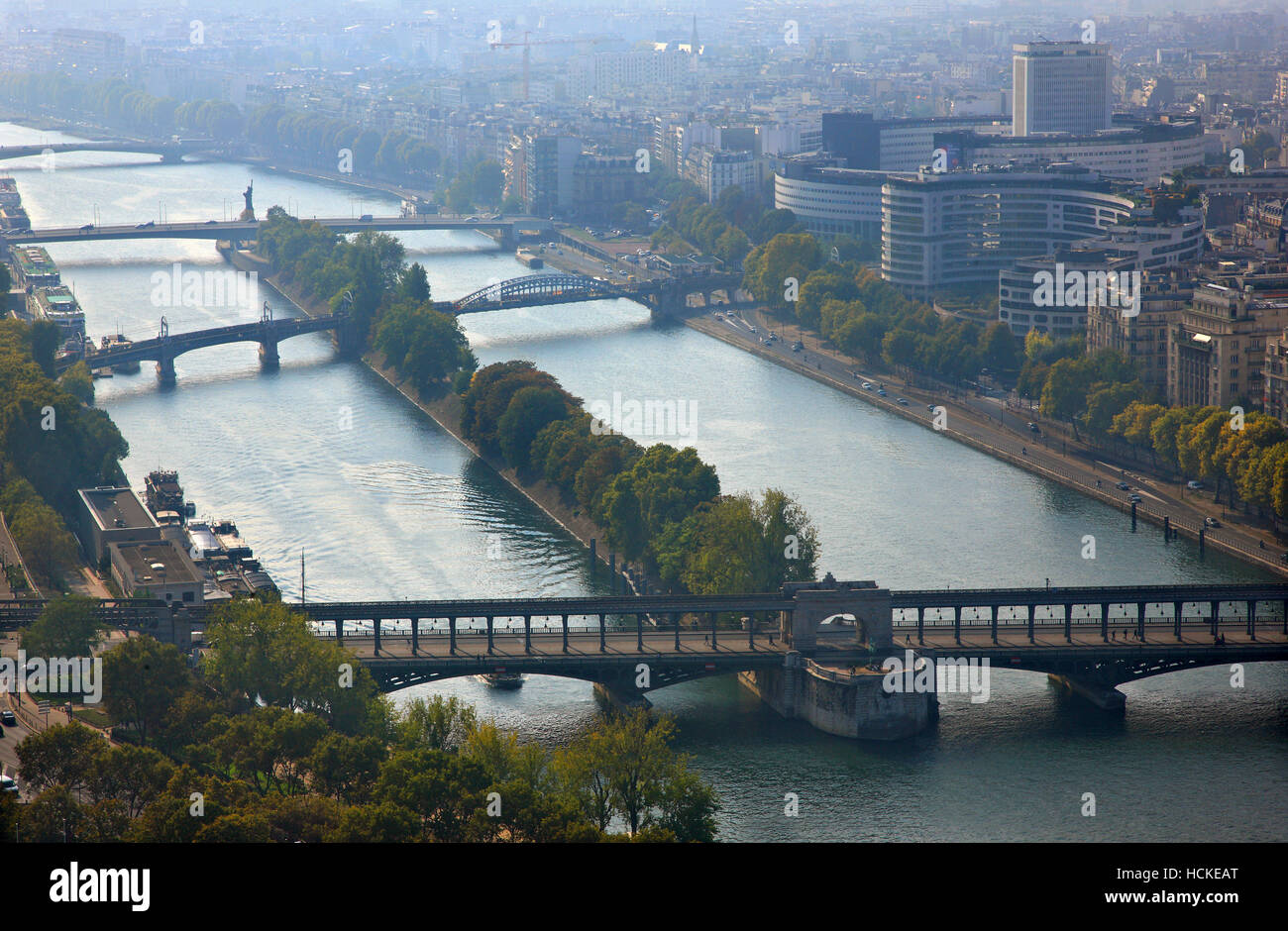 France paris the seine river and its bridges hi-res stock photography ...