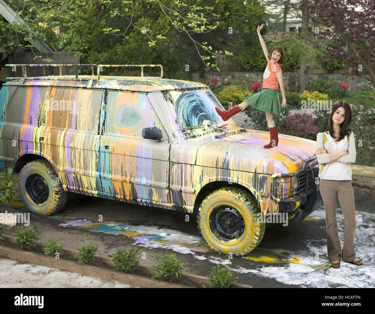 RAMONA AND BEEZUS, from left: Joey King, Selena Gomez, 2010, Ph: Alan ...