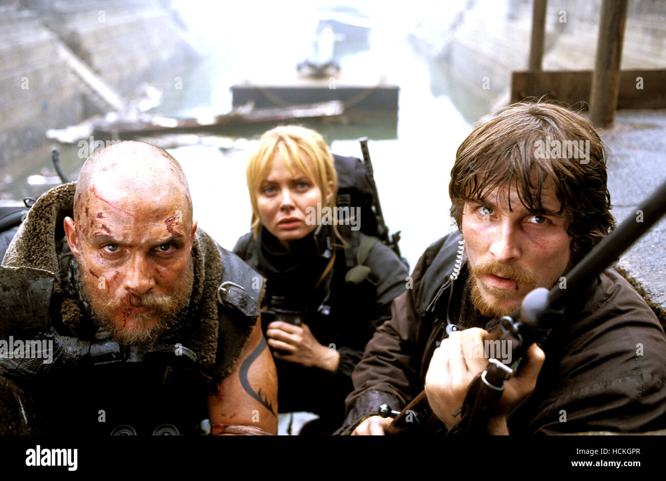 REIGN OF FIRE, Matthew McConaughey, Izabella Scorupco, Christian Bale ...