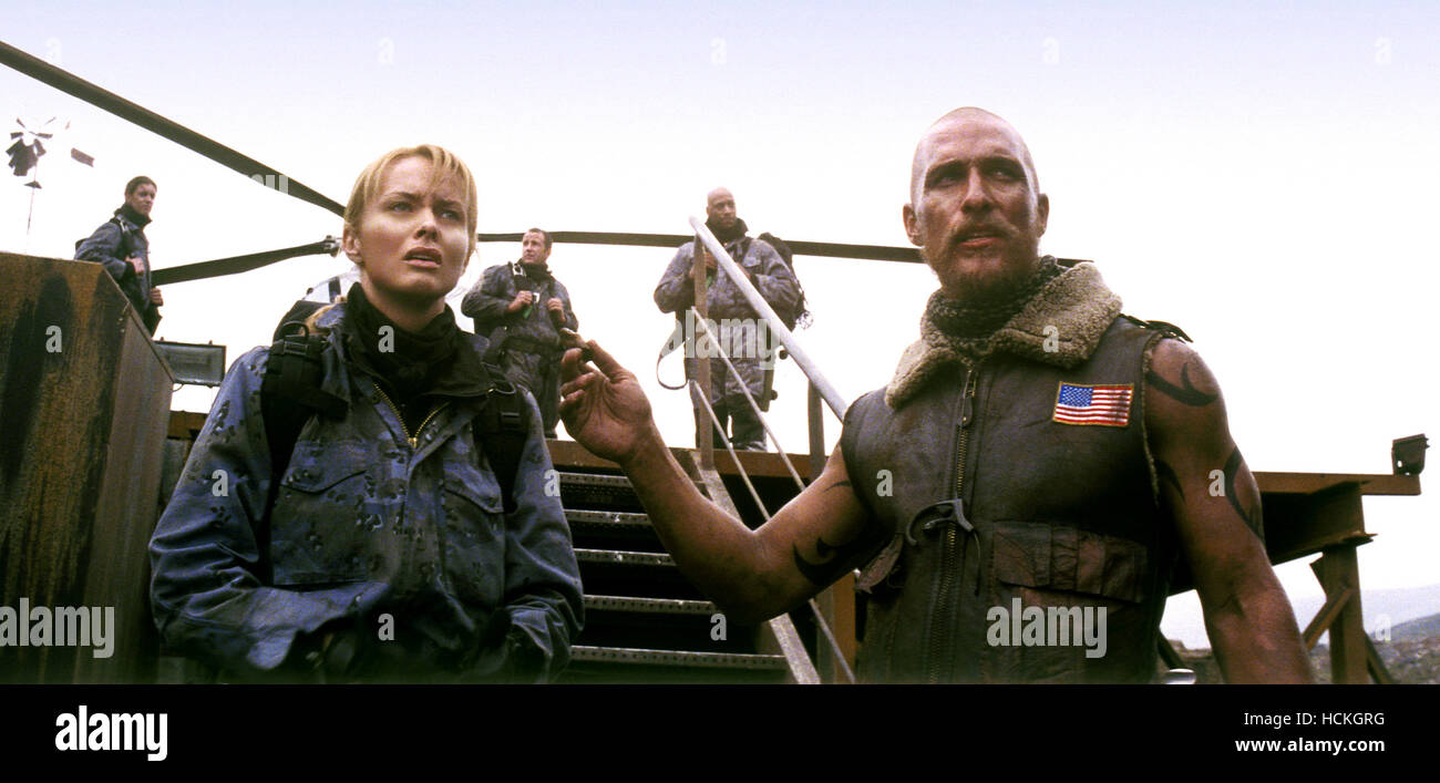 REIGN OF FIRE, (foreground l to r): Izabella Scorupco, Matthew ...