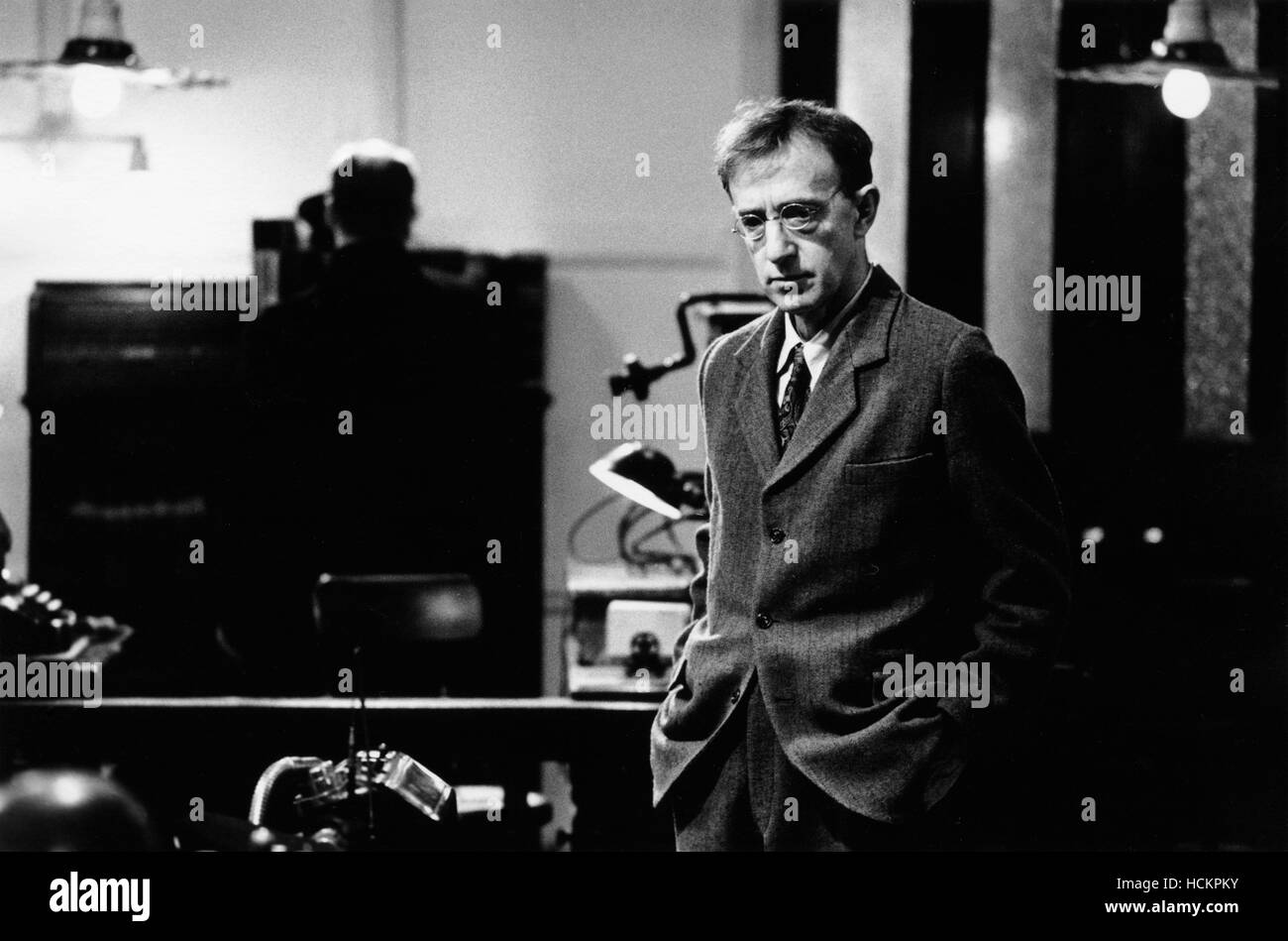 SHADOWS AND FOG, Woody Allen, 1992, (c) Orion/courtesy Everett ...
