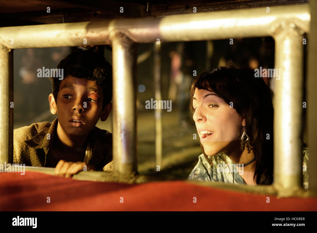 SLUMDOG MILLIONAIRE, Tanay Chheda (left), 2008. ©Fox Searchlight ...