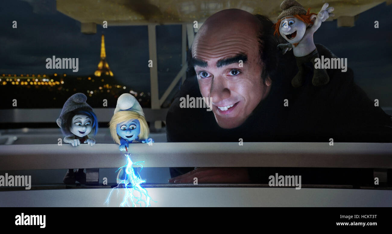 THE SMURFS 2, l-r: Vexy (voice: Christina Ricci), Smurfette (voice ...