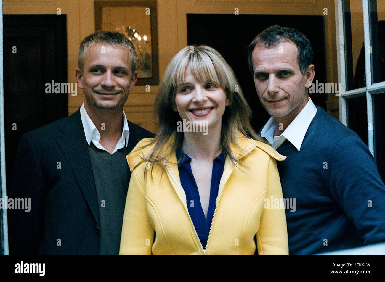 SUMMER HOURS, (aka L'HEURE D'ETE), from left: Jeremie Renier, Juliette ...