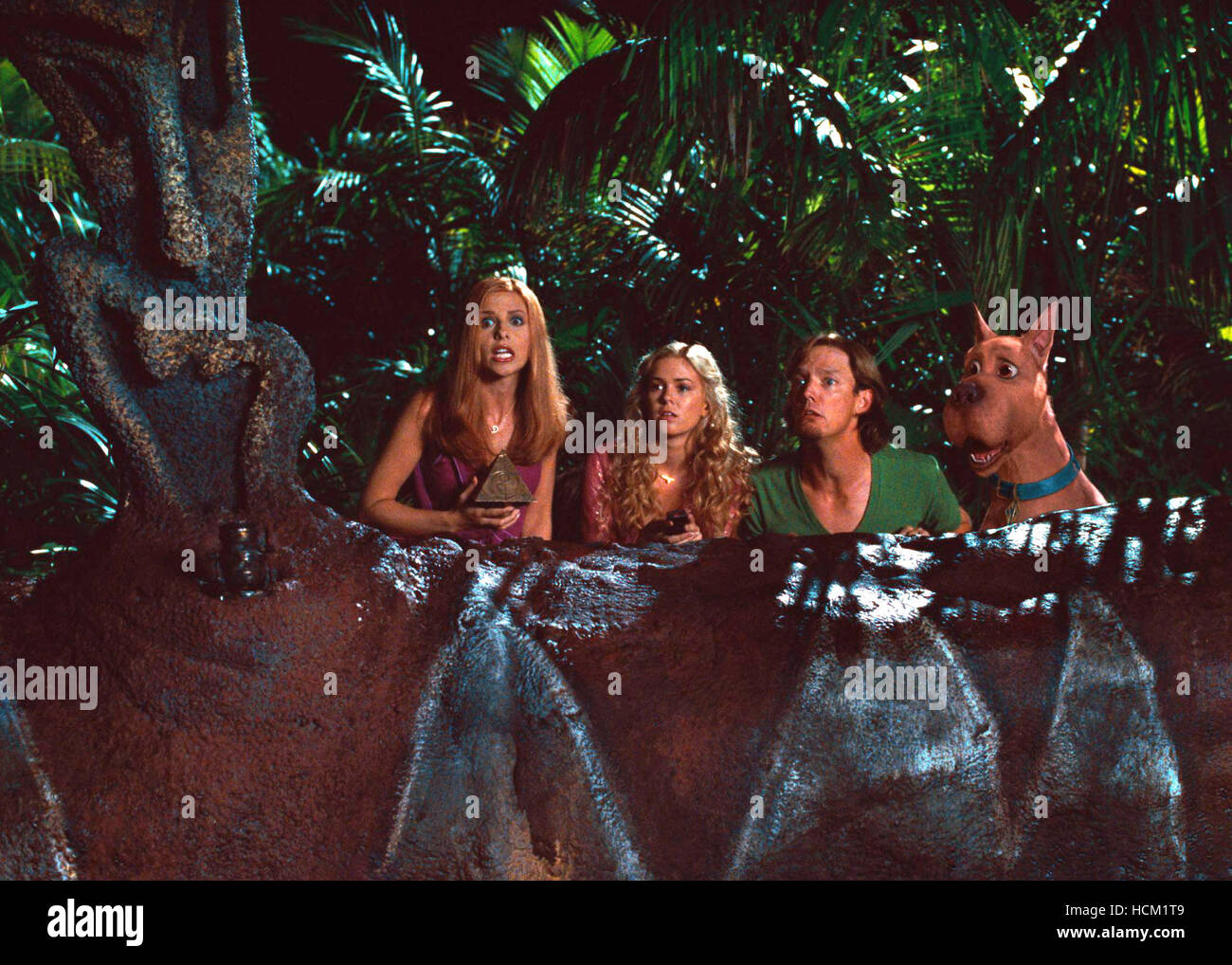 SCOOBY-DOO, Sarah Michelle Gellar, Isla Fisher, Matthew Lillard, Scooby ...