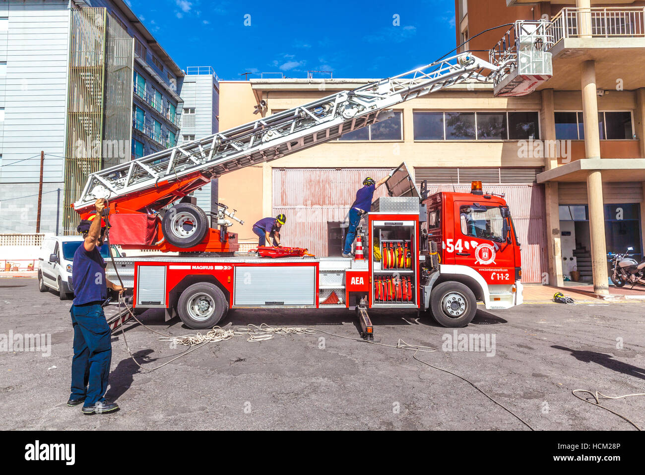 Firemen manoeuvre in fire hi-res stock photography and images - Alamy