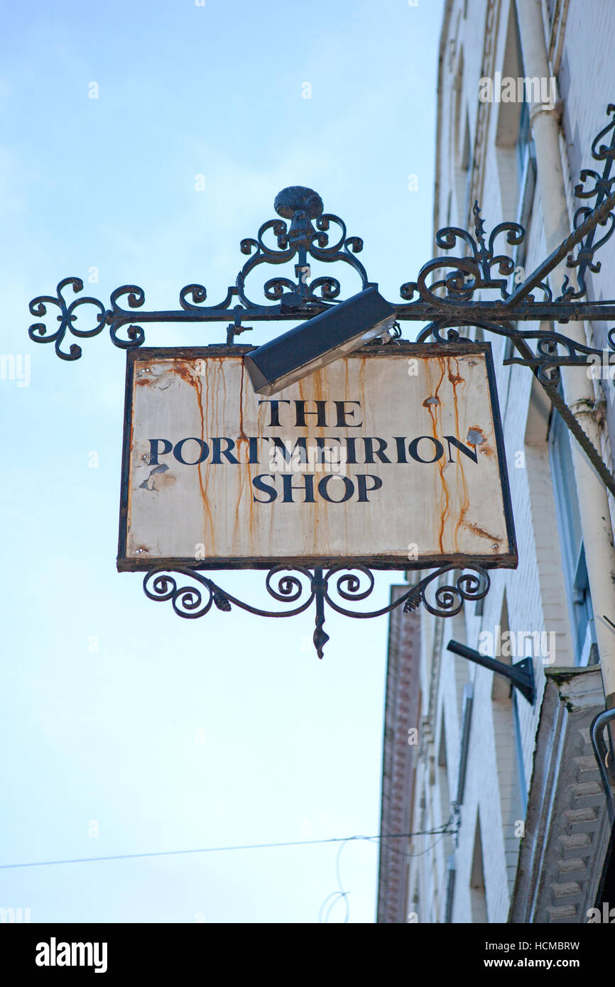 Hanging Shop Signs Uk High Resolution Stock Photography and Images - Alamy