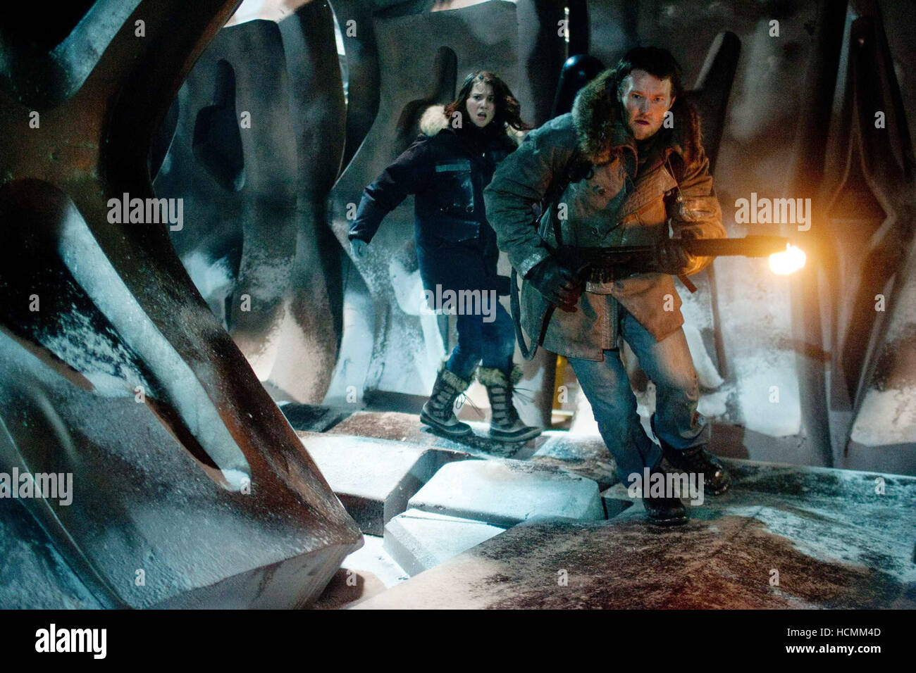 THE THING, from left: Mary Elizabeth Winstead, Joel Edgerton, 2011. ph ...