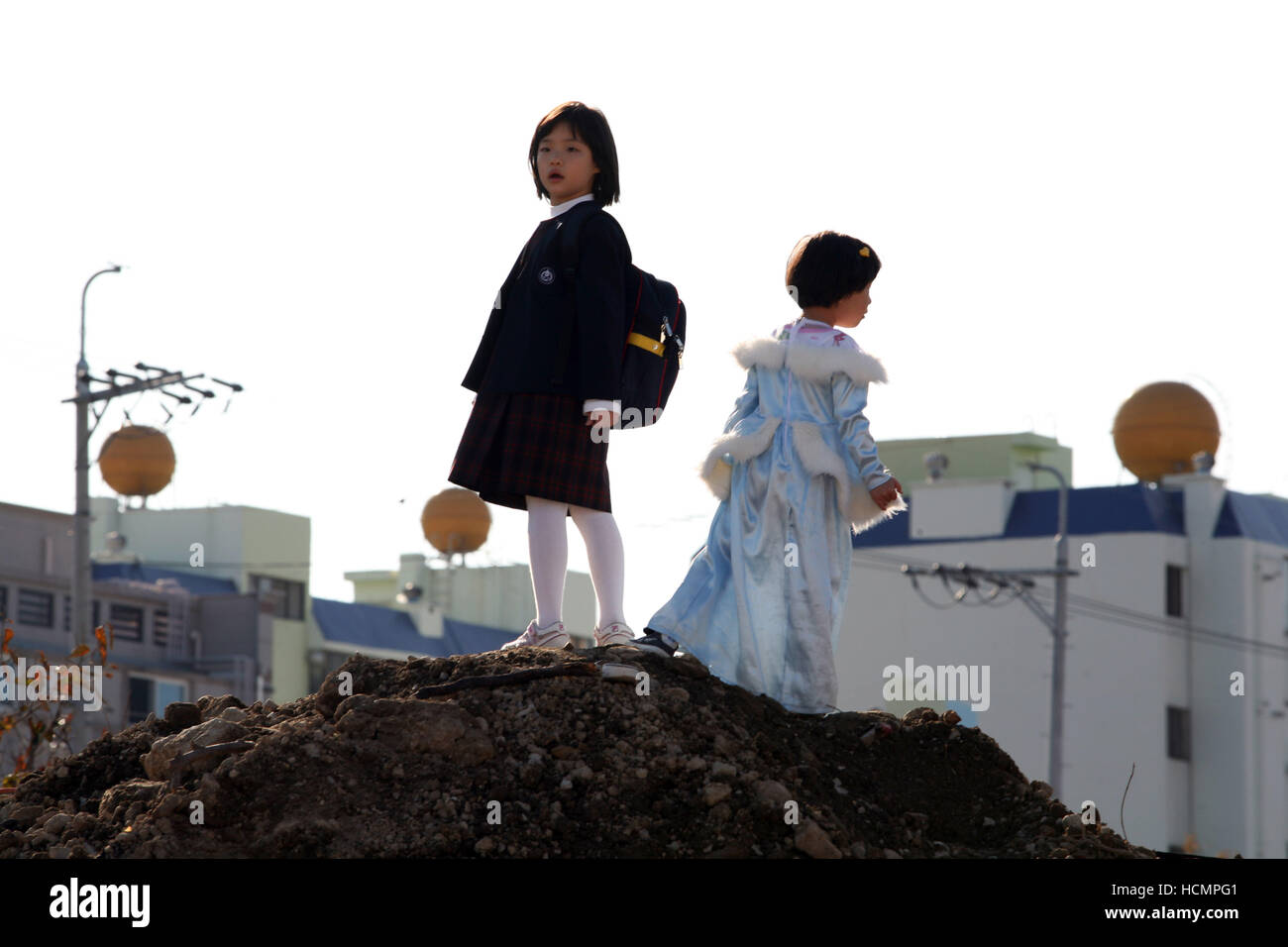 TREELESS MOUNTAIN, from left: KIM Hee-Yeon, KIM Song-hee, 2008 ...
